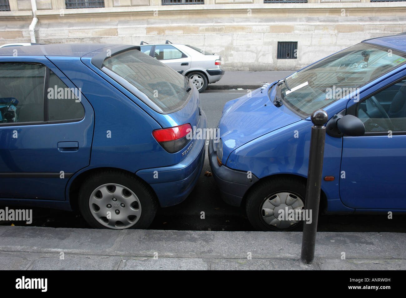 Car parking too close hi-res stock photography and images - Alamy