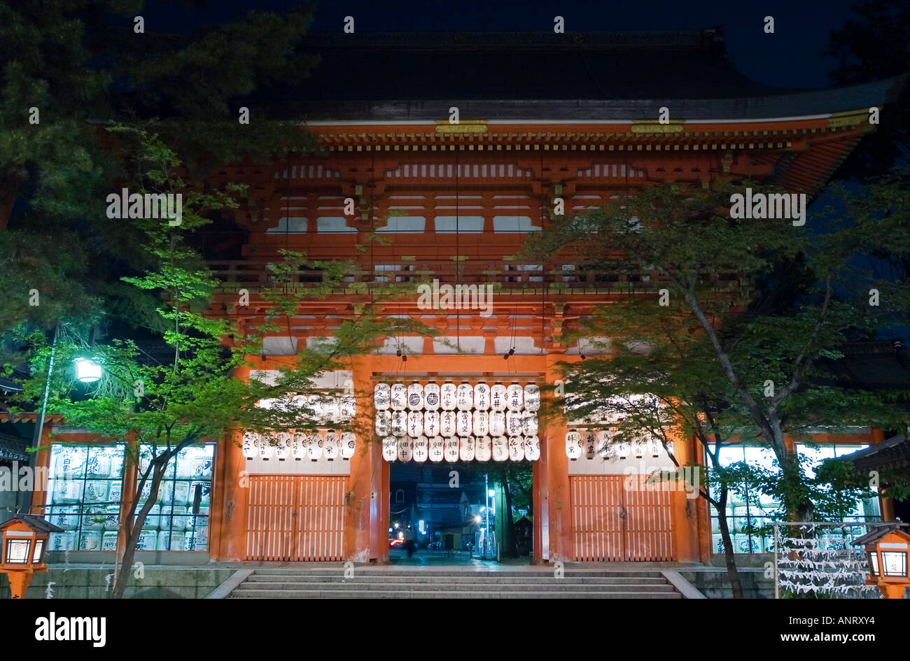 Japanese temple lantern lit night hi-res stock photography and images ...