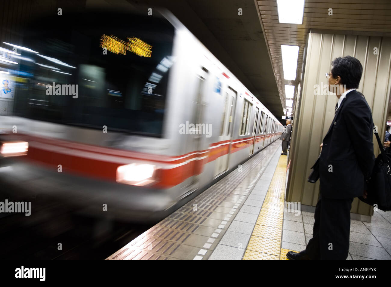 Japan metro men suit hi-res stock photography and images - Alamy