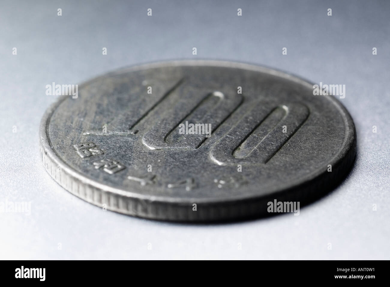 Stock photo of a Japanese 100 Yen coin Stock Photo - Alamy
