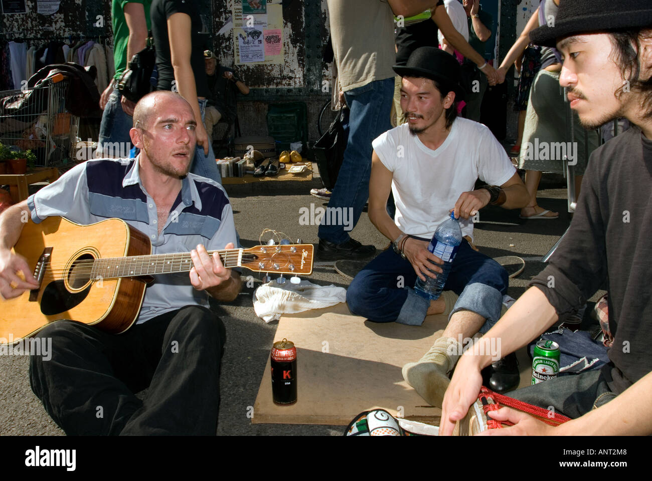 East end london, brick lane, buskers hi-res stock photography and ...