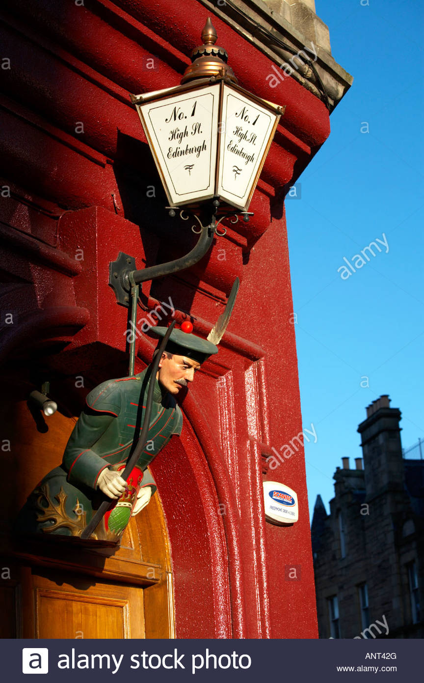 The Tass pub, No 1 High Street Royal Mile, Edinburgh SCOTLAND Stock ...