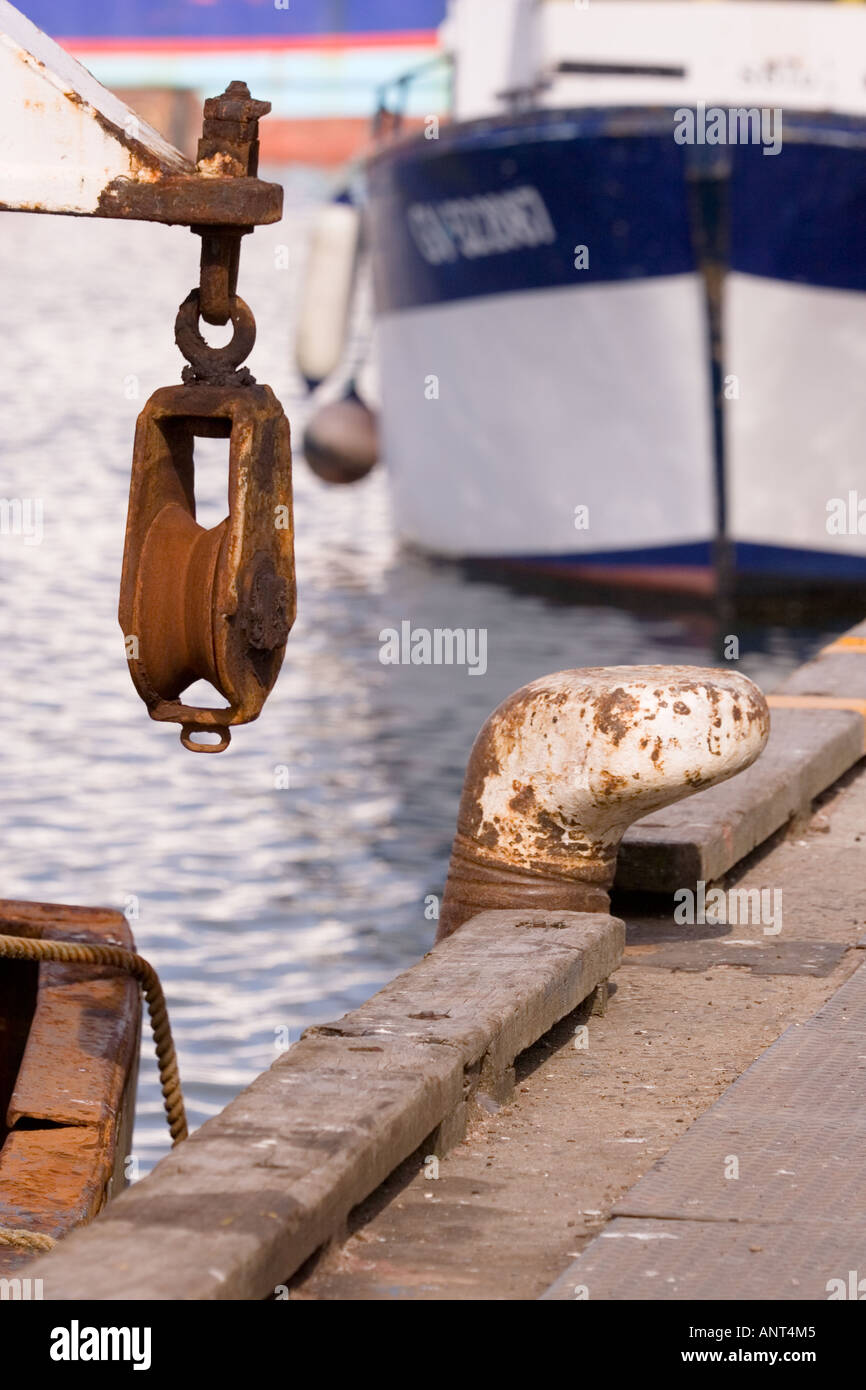 Mooring with pulley hi-res stock photography and images - Alamy