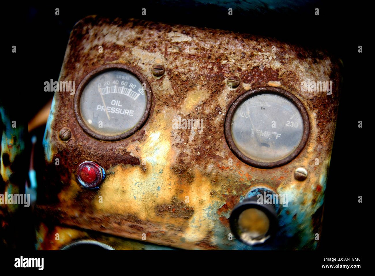 Ratty tractor hi-res stock photography and images - Alamy