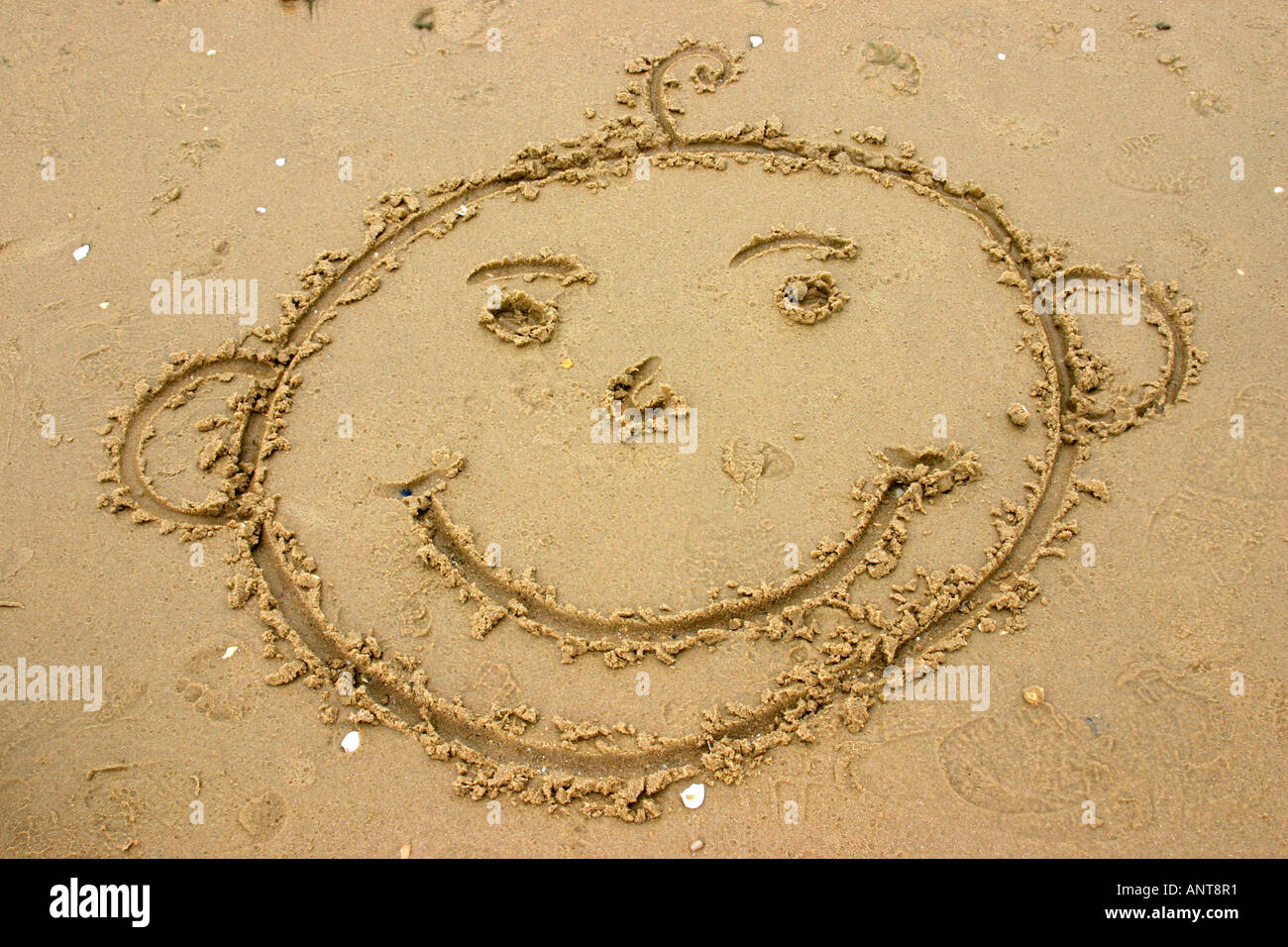 Happy face drawing in sand hi-res stock photography and images - Alamy