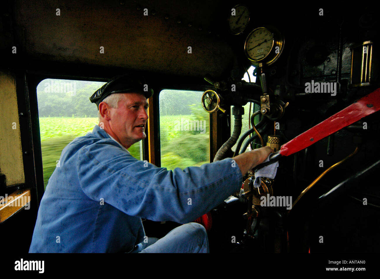Engineer on footplate hi-res stock photography and images - Alamy