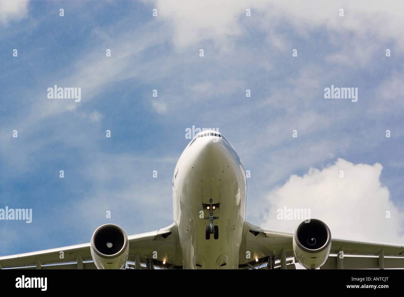 passenger jet aircraft on approach to land Stock Photo - Alamy