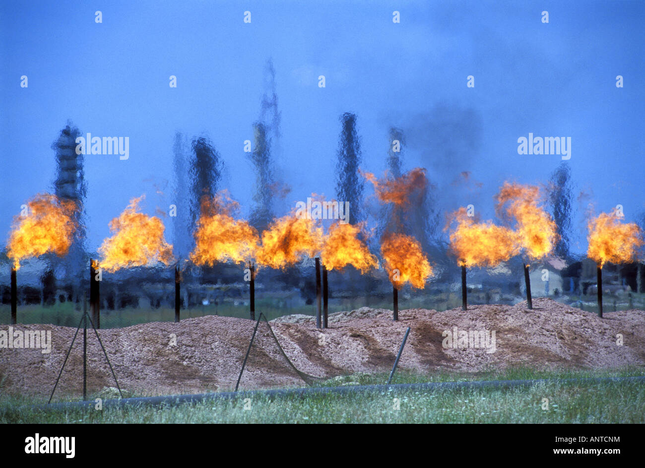 Oil production site Baba Gurgur in Kirkuk Iraq Stock Photo - Alamy