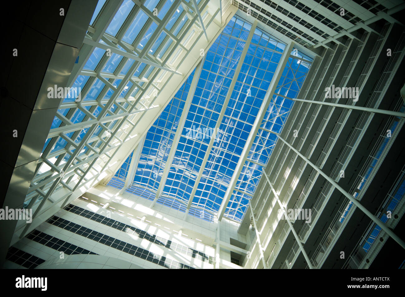 Public atrium hi-res stock photography and images - Alamy