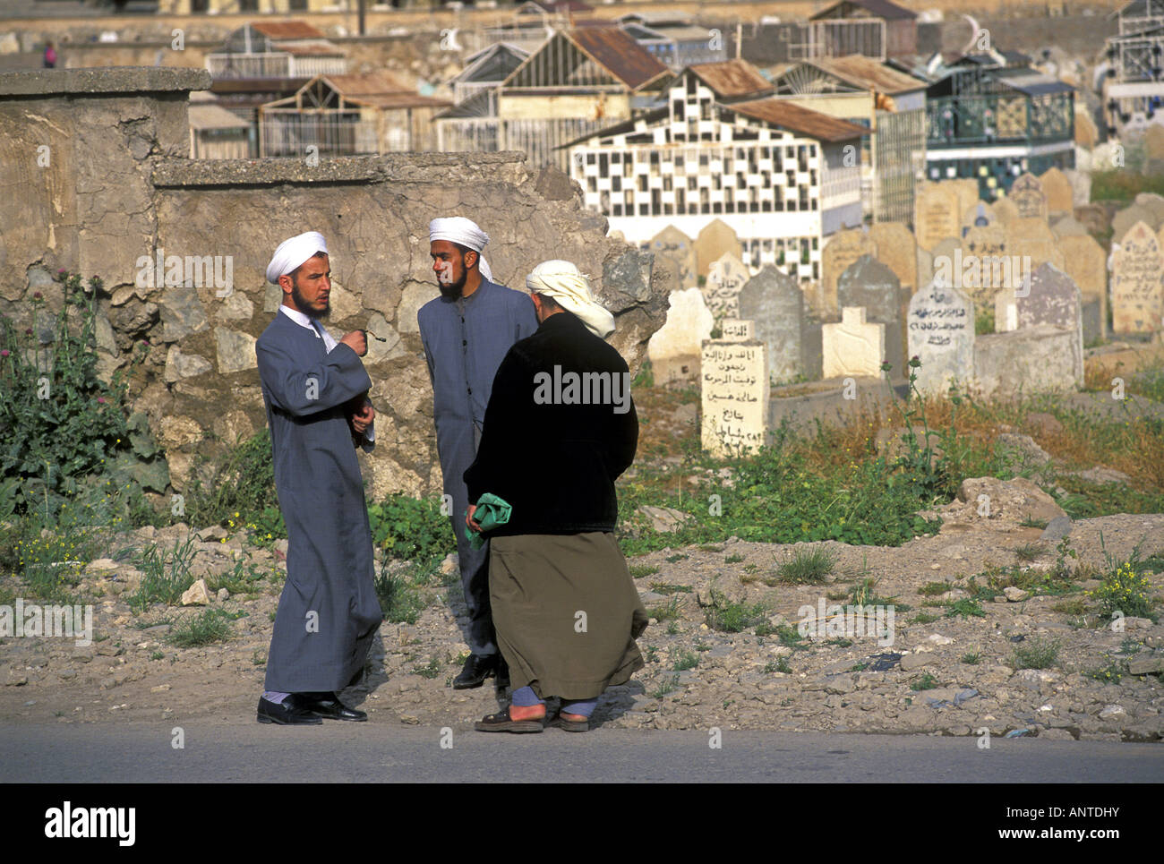 Man visiting graveyard hi-res stock photography and images - Alamy