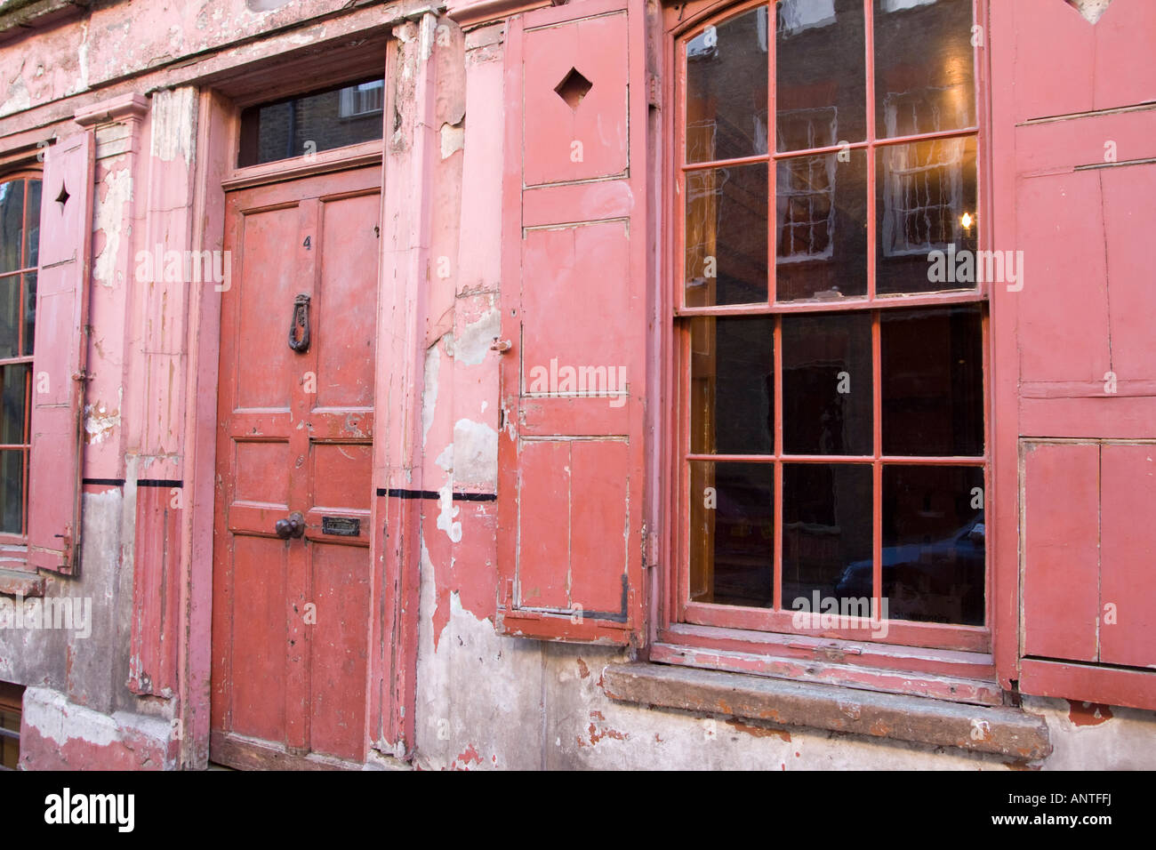 Georgian house with flemish style window shutters Spitalfields London ...