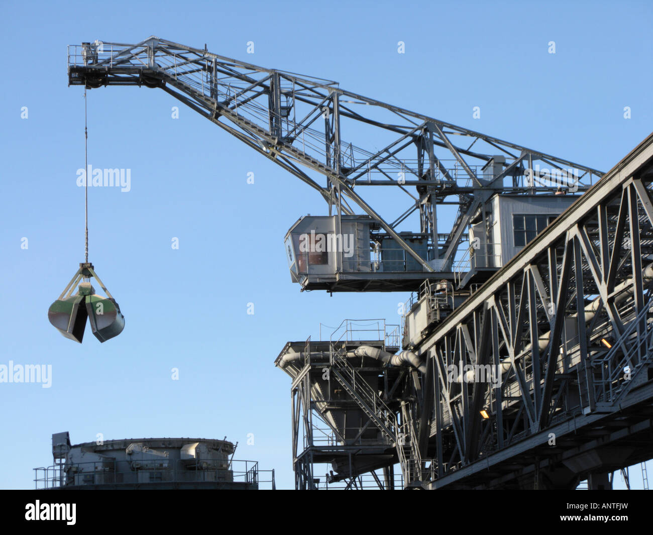 Ladle crane hi-res stock photography and images - Alamy