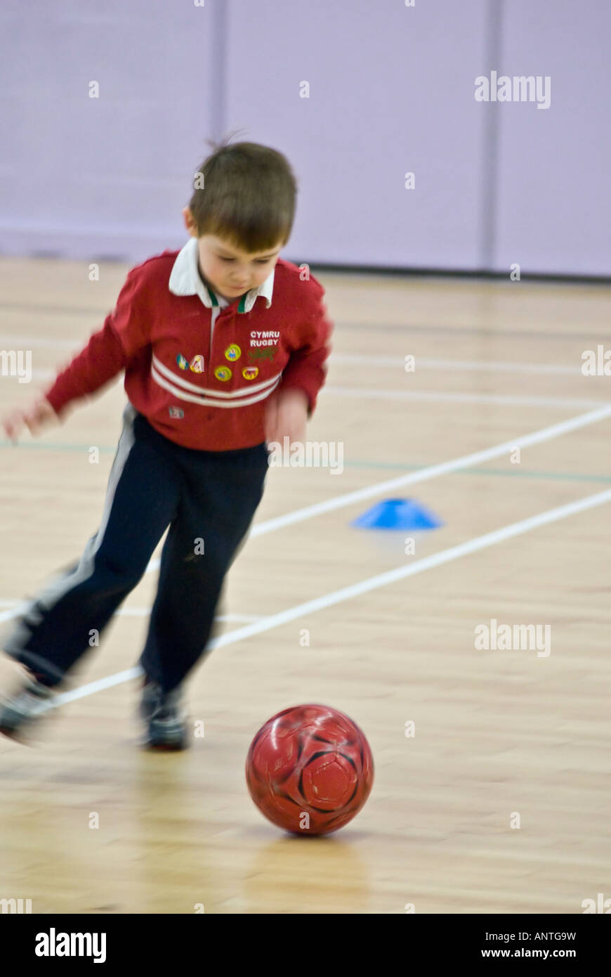 Boy practicing foot ball skills dribbling Junior Stock Photo - Alamy