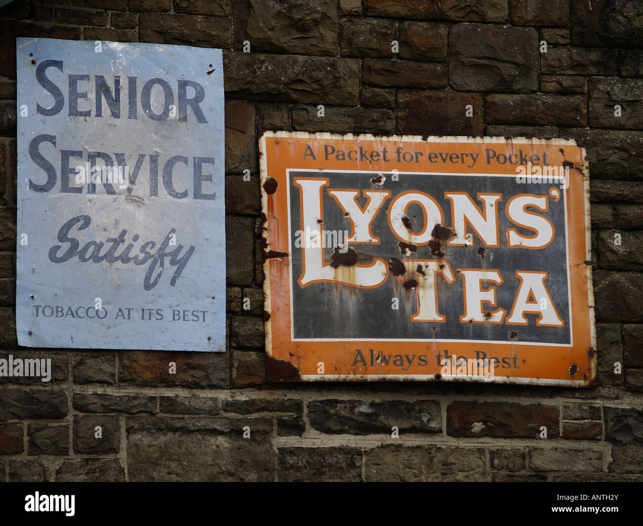 Victorian advertising sign signs hi-res stock photography and images ...