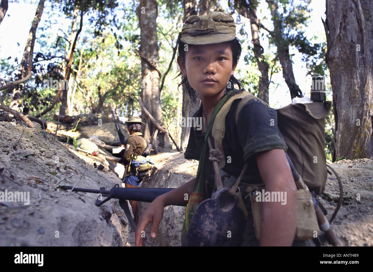 KNLA boy soldier in frontline trenches Kawtholei Burma Stock Photo - Alamy