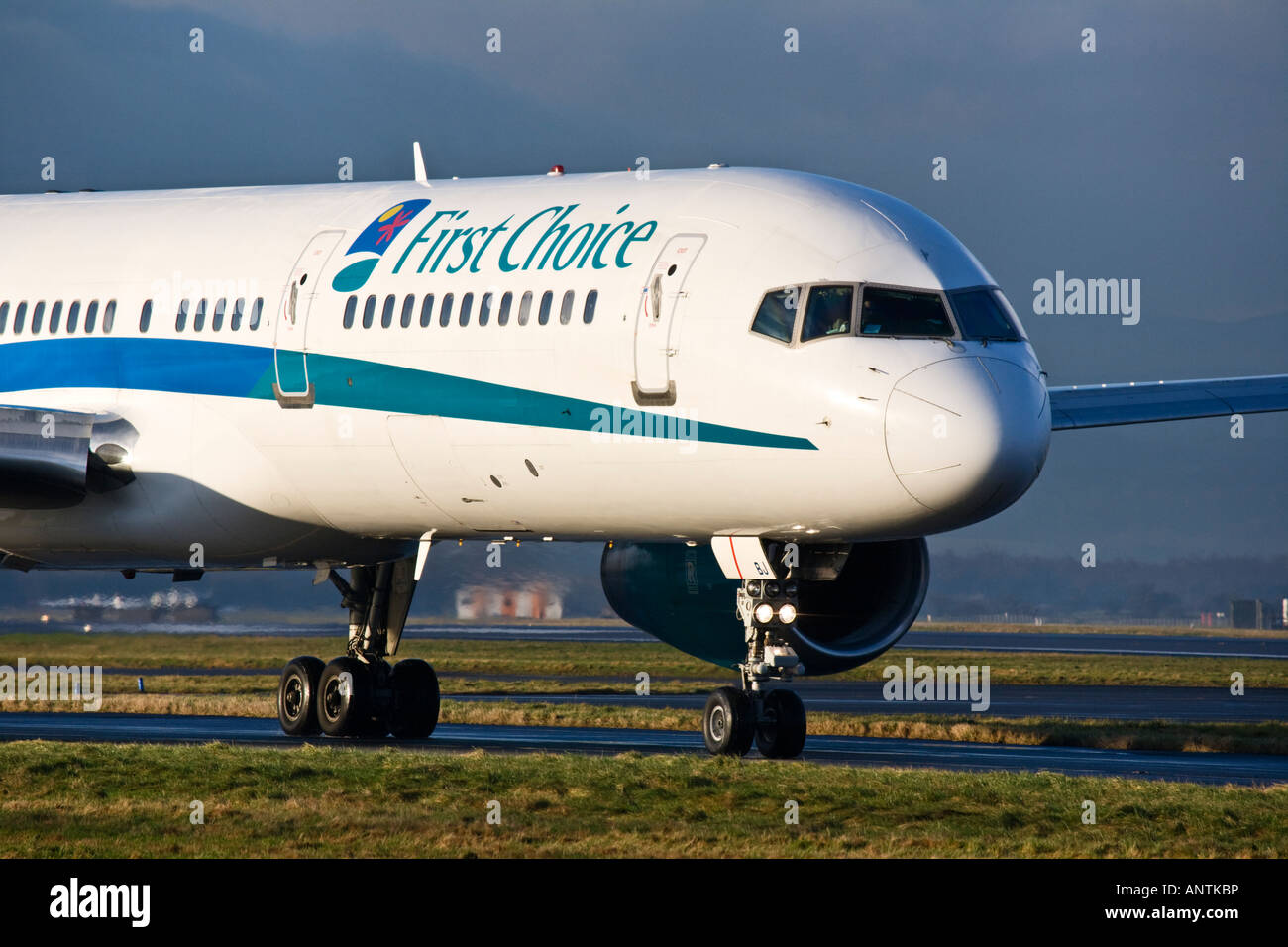 A First Choice Airways Boeing 757 2B7 taxies towards the runway Stock ...