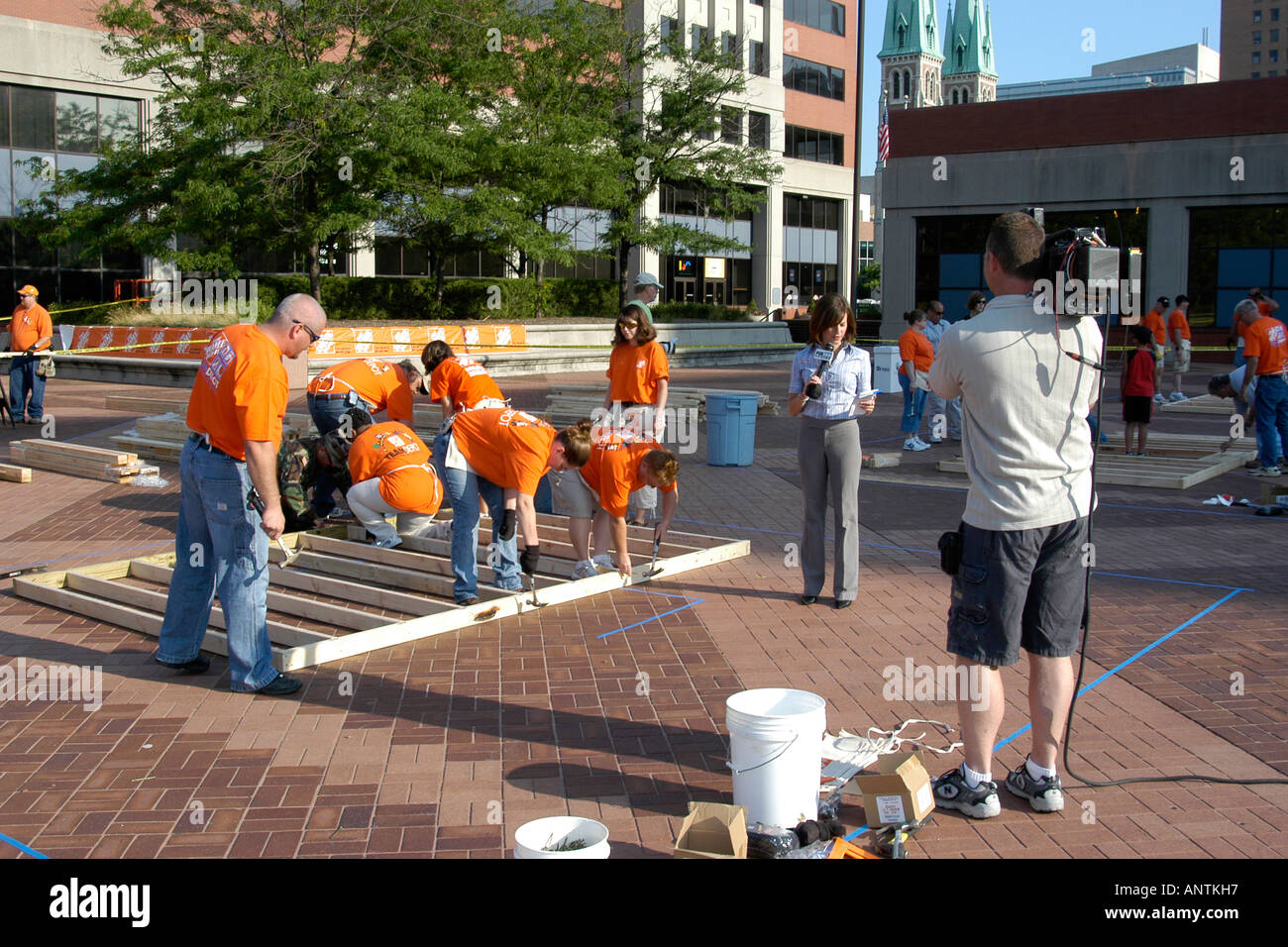 Female journalist interview outside hi-res stock photography and images ...