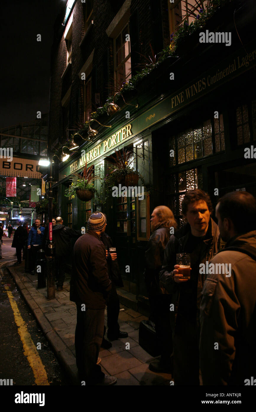 The market porter pub and drinkers hi-res stock photography and images ...