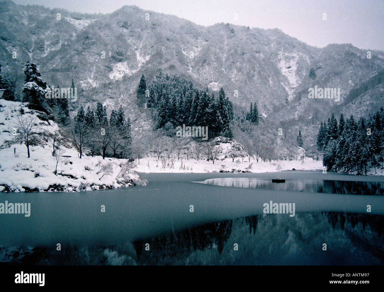 WINTER SNOW SCENE Urasa Niigata Province Japan Stock Photo - Alamy