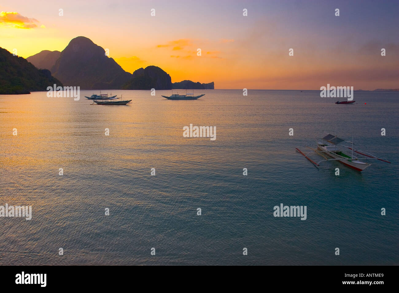 Palawan s El Nido stunning scenery made of limestone hills and lagoons ...
