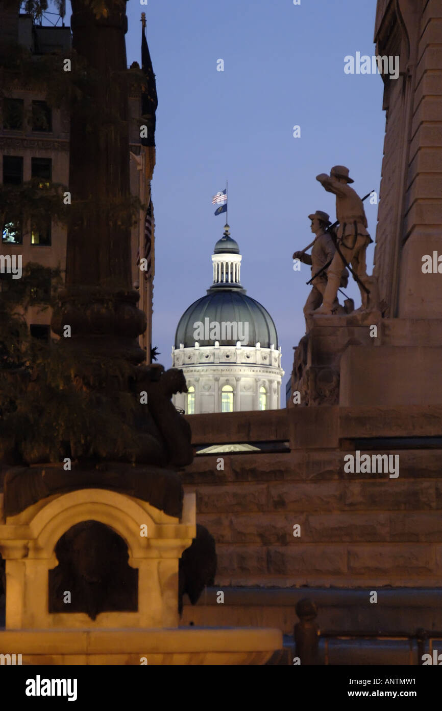 The Indiana State capitol Building in Indianapolis at night Stock Photo ...