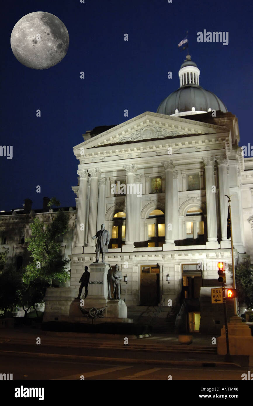 The Indiana State capitol Building in Indianapolis at night Stock Photo ...