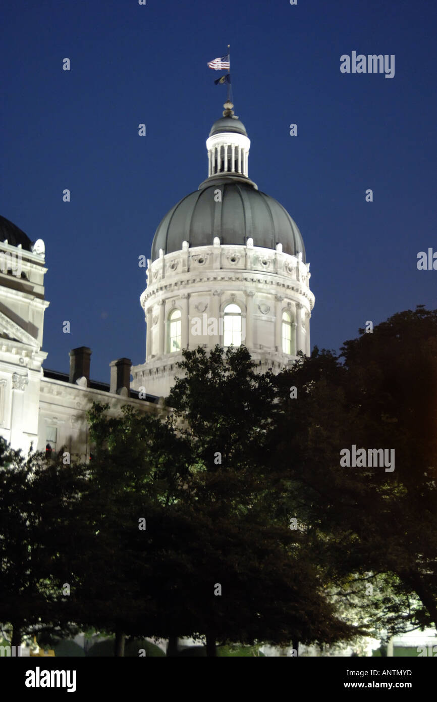 The Indiana State capitol Building in Indianapolis at night Stock Photo ...