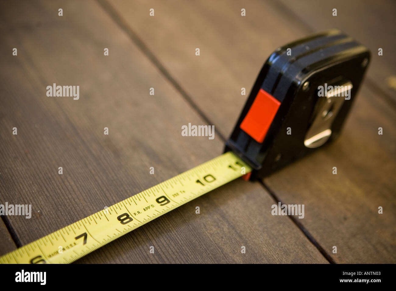Tape measure showing inches Stock Photo - Alamy