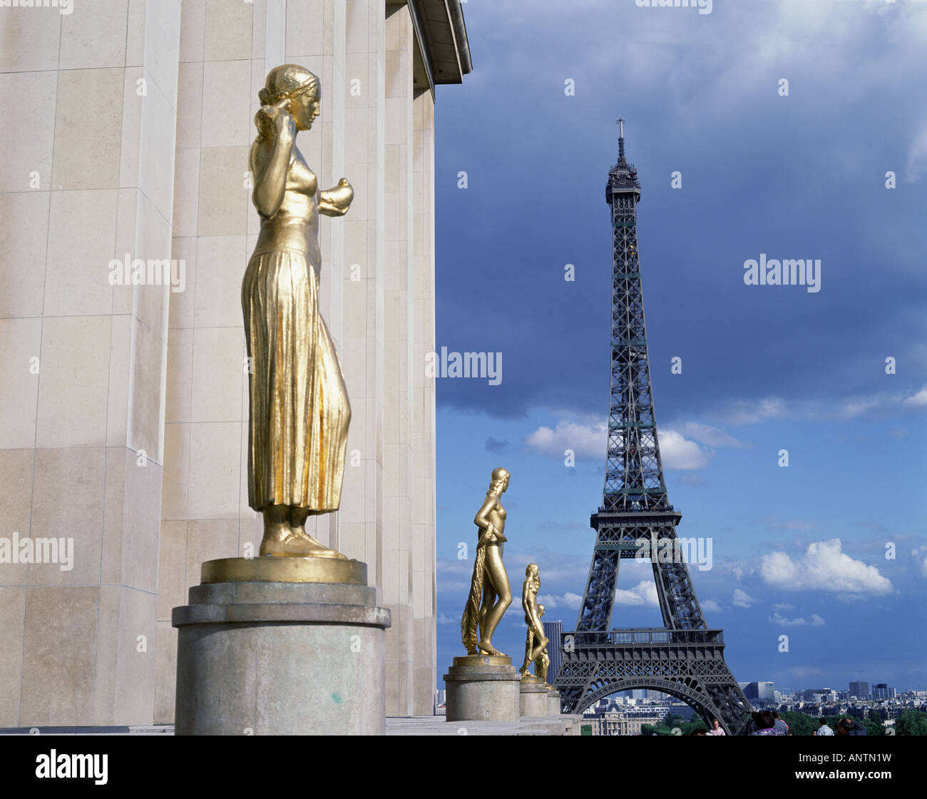 Gold Statues and the Eiffel Tower Paris France Stock Photo - Alamy