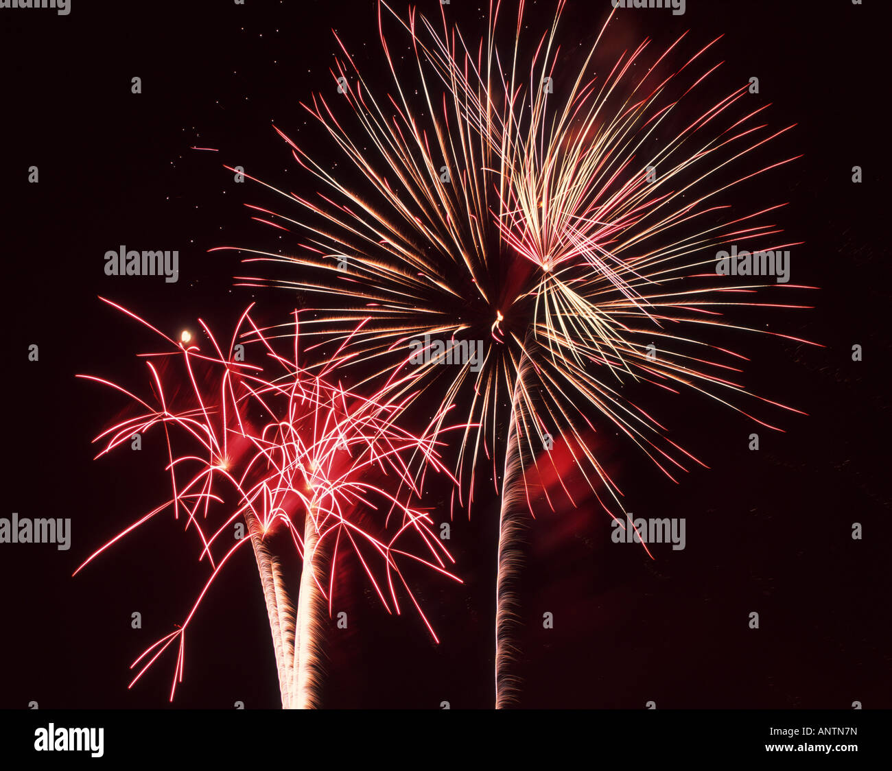 Image exploding colourful fireworks hi-res stock photography and images ...