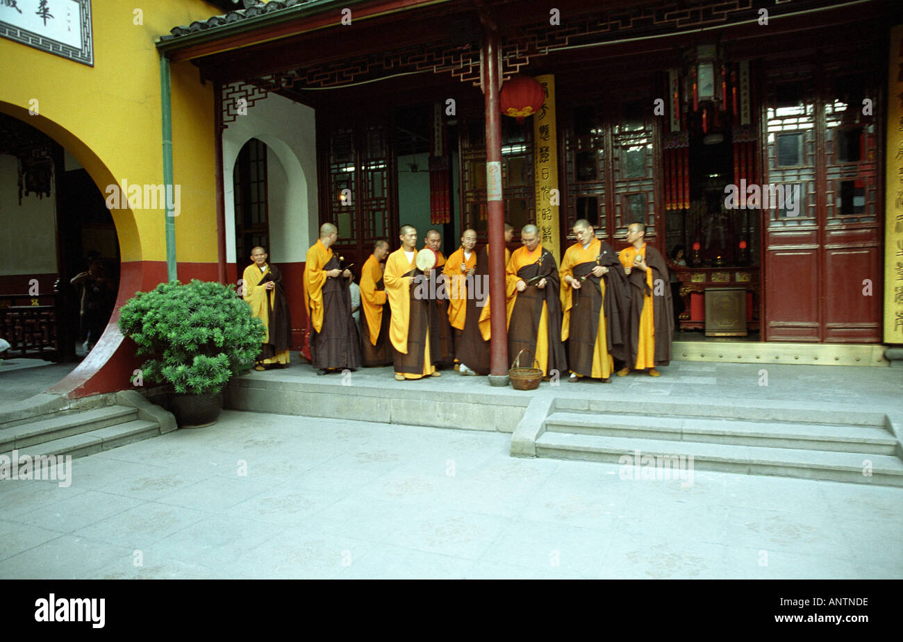 China Buddhist Monks 1 Stock Photo - Alamy