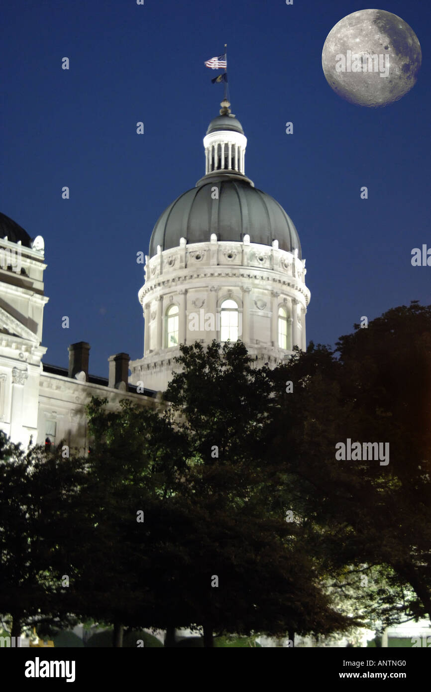 The Indiana State capitol Building in Indianapolis at night Stock Photo ...