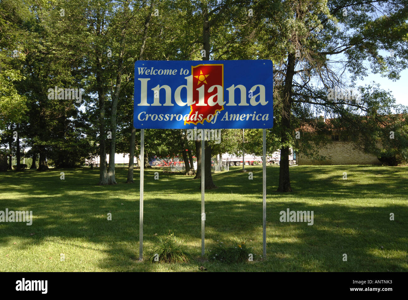 Welcome to Indiana State Signpost at the state border Stock Photo - Alamy