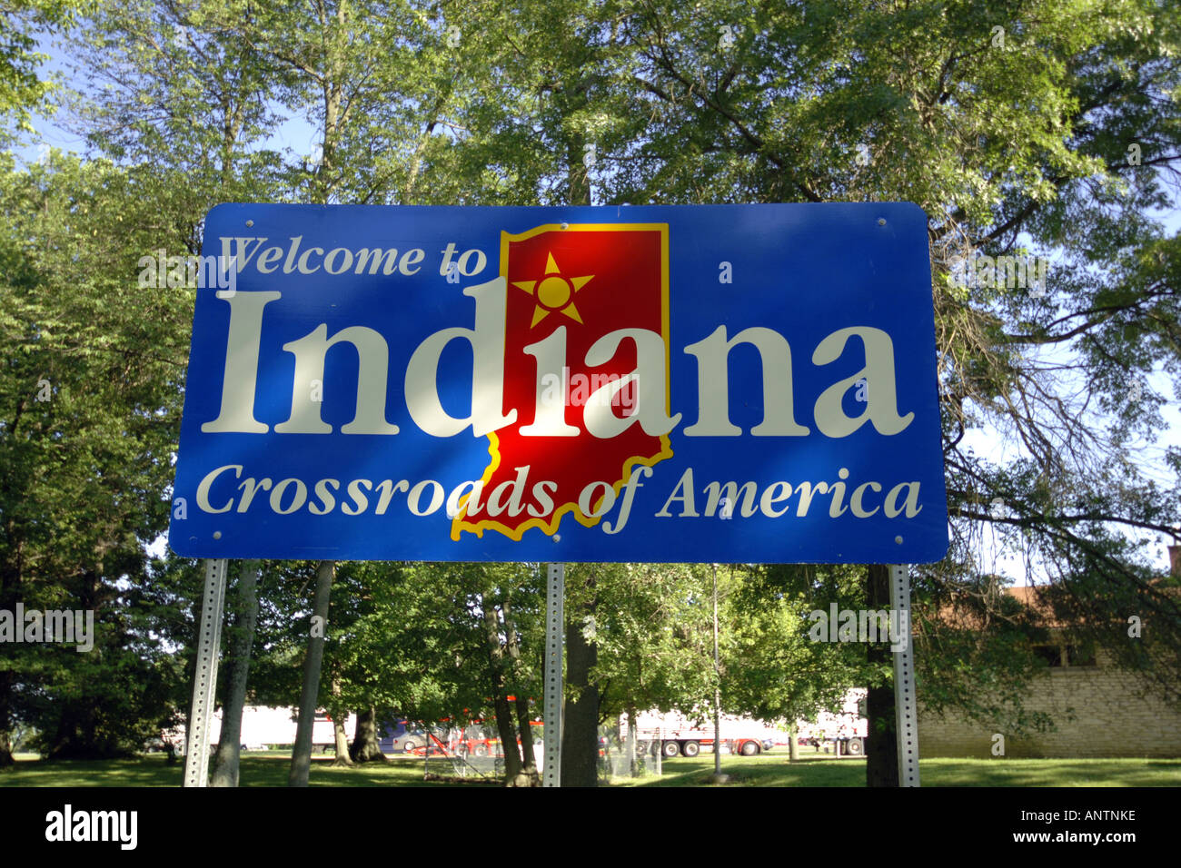 Welcome to Indiana State Signpost at the state border Stock Photo - Alamy
