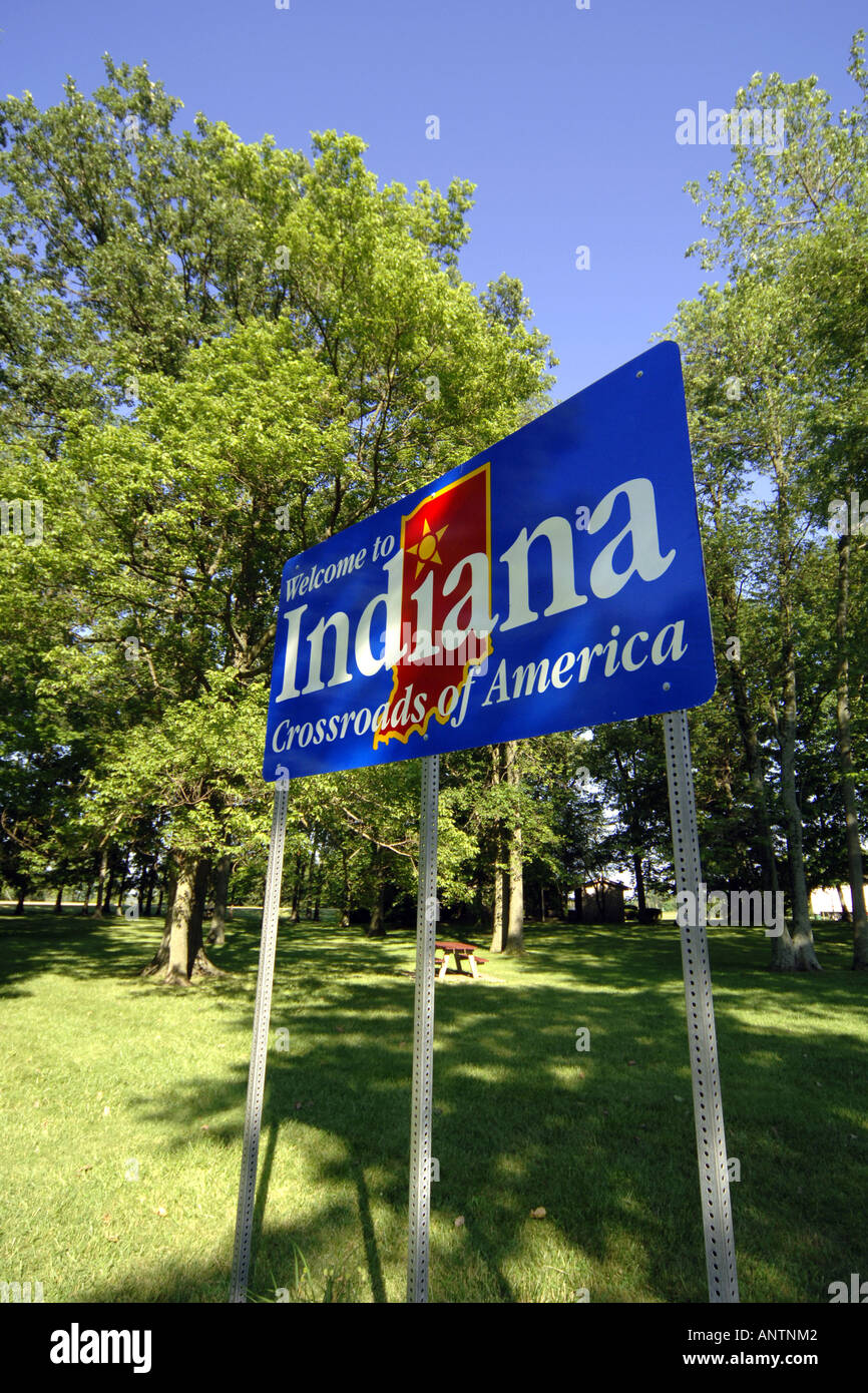 Welcome to Indiana State Signpost at the state border Stock Photo - Alamy