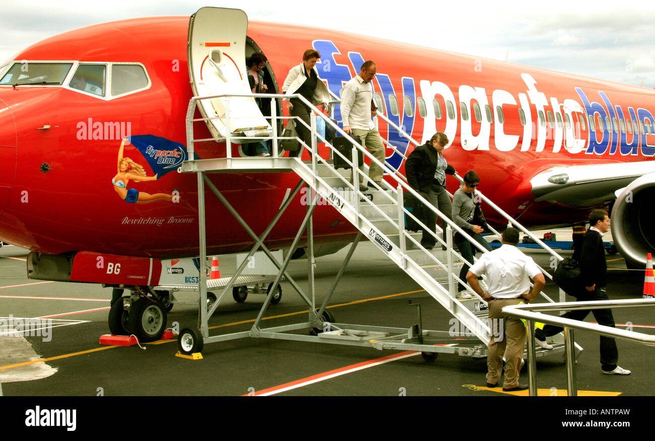 Passengers disembark a Virginblue Boeing 737 Stock Photo - Alamy