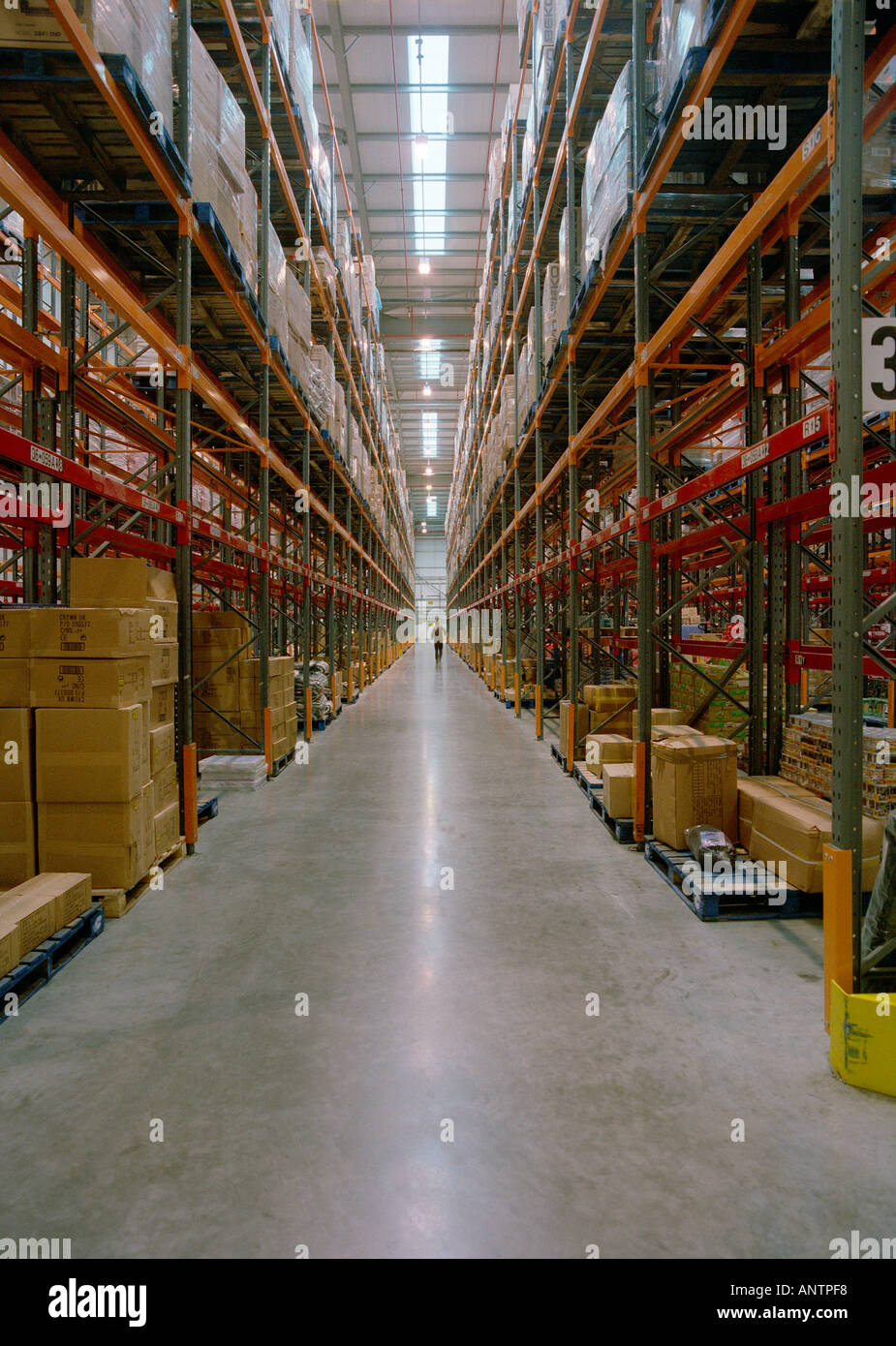 Racked warehouse hi-res stock photography and images - Alamy