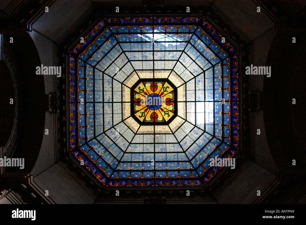 Stained glass makers hi-res stock photography and images - Alamy