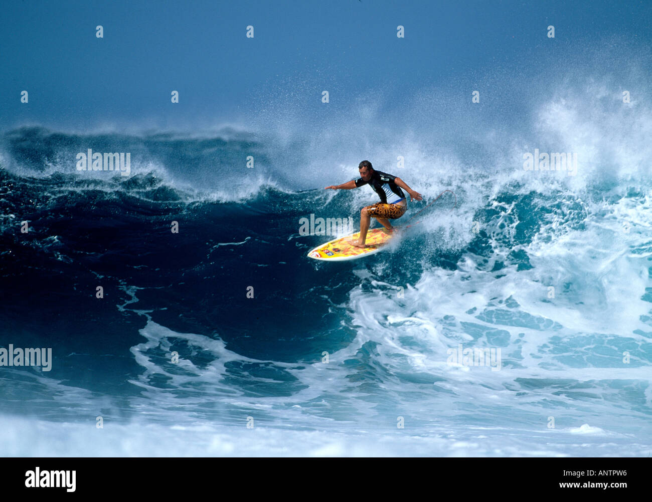 Explosive wave hi-res stock photography and images - Alamy