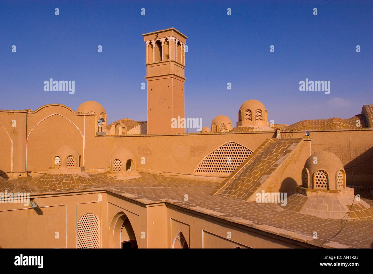 The courtyards and windtowers of Kashan s traditional houses Iran Stock ...