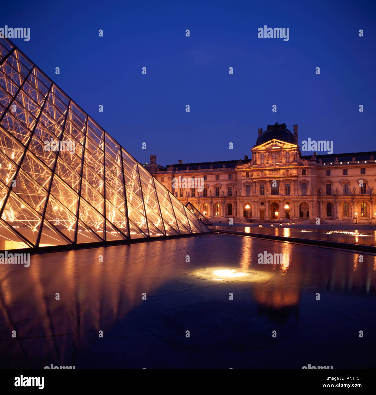 Louvre museum 1793 hi-res stock photography and images - Alamy
