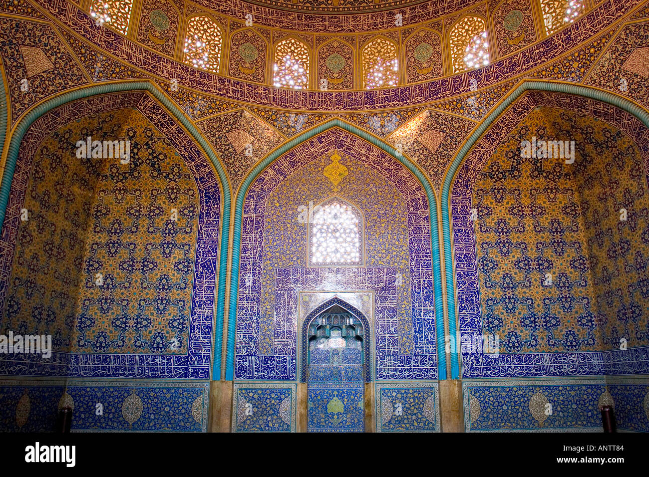 Inside the splendid Sheik Lotfallah Mosque Esfahan Iran Stock Photo - Alamy