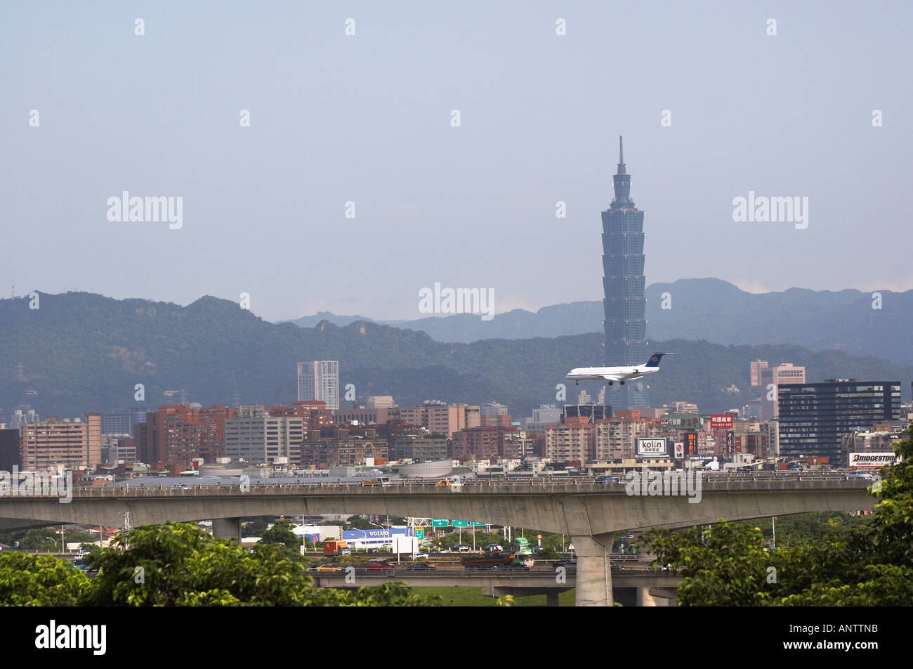 Taiwan, Plane Flying In Front Of Taipei 101 Stock Photo - Alamy