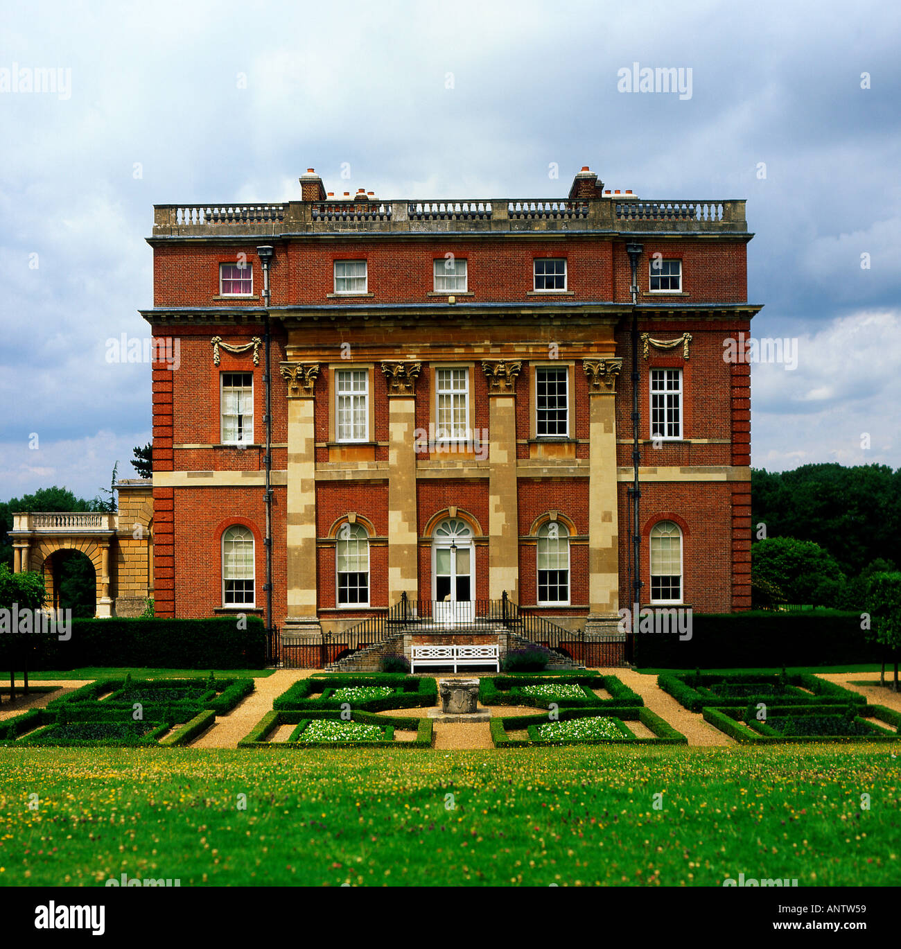 Surrey mansion house hi-res stock photography and images - Alamy