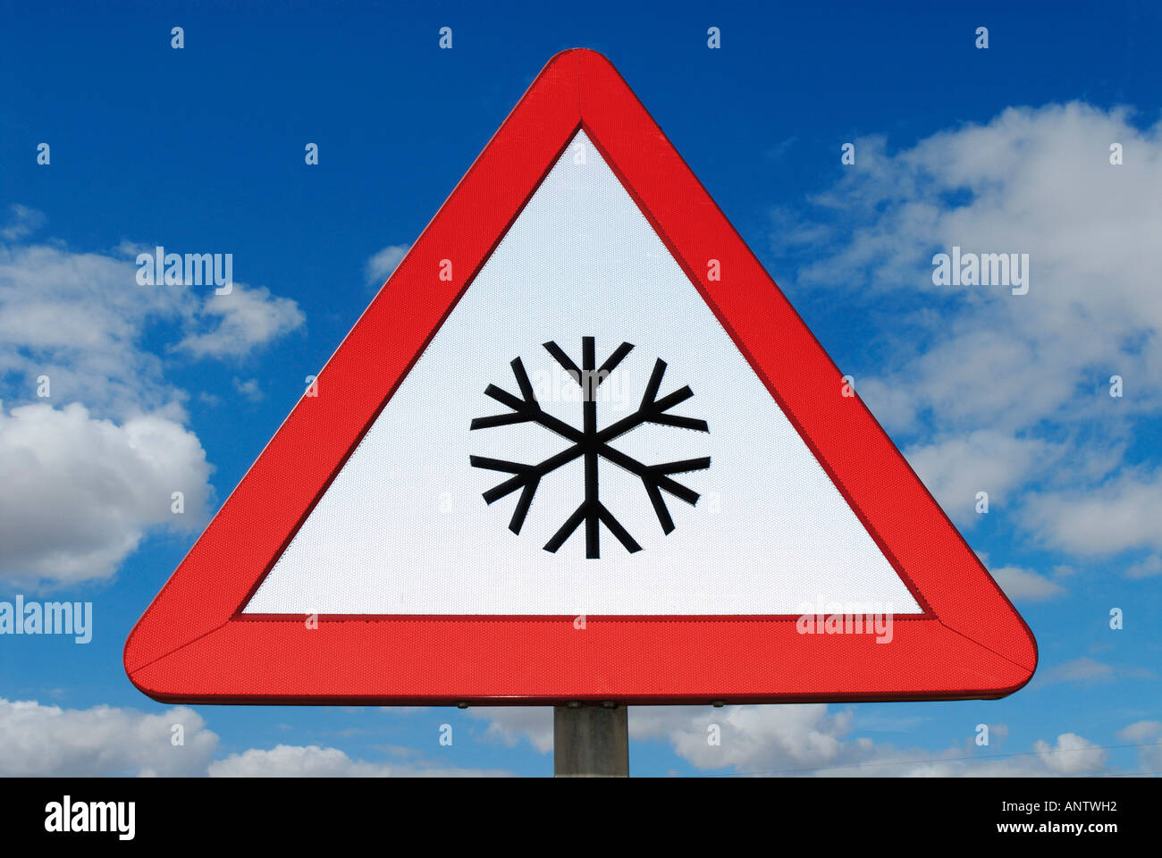 TRAFFIC SIGN FOG TRIANGLE ON BLUE CLOUDS SKY BACKGROUND Stock Photo - Alamy