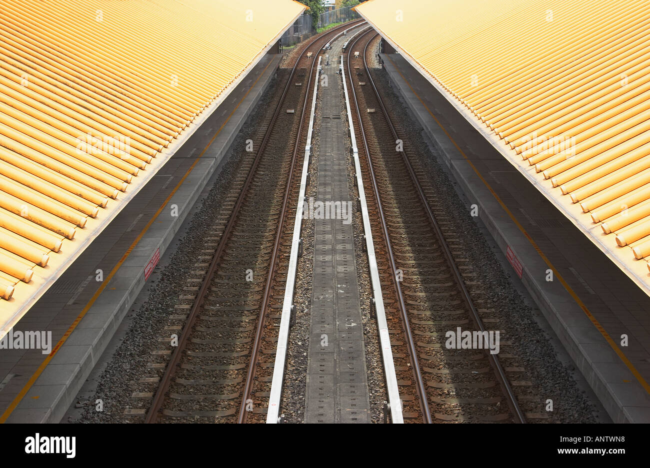 China metro symmetry hi-res stock photography and images - Alamy