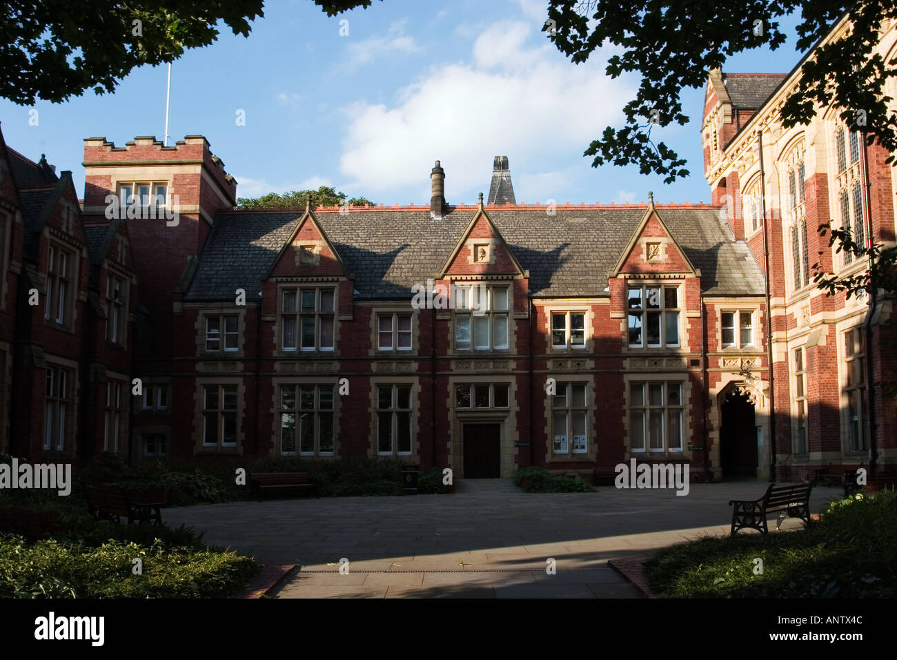 Cloth hall court, leeds hi-res stock photography and images - Alamy