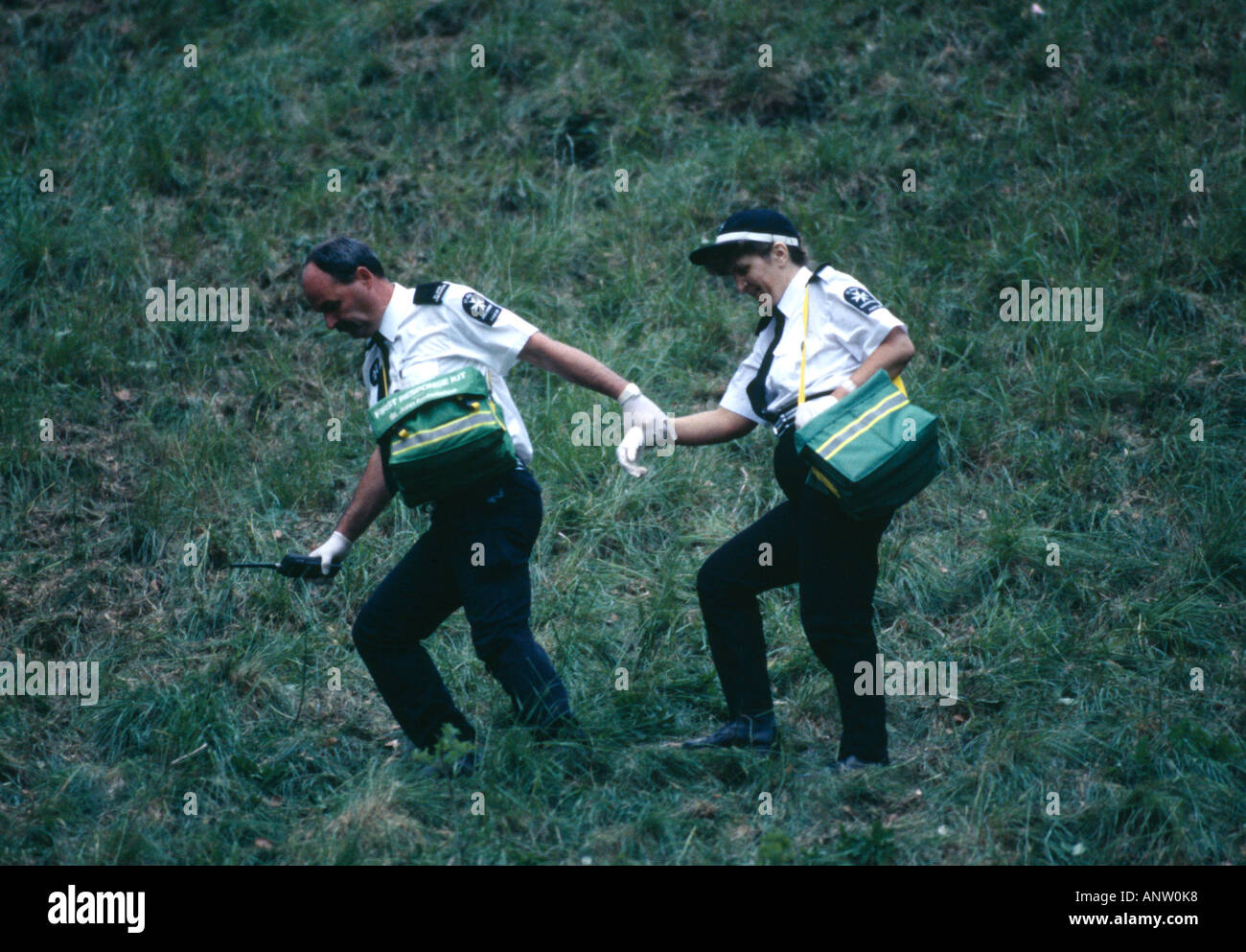 Paramedics on hand aid hi-res stock photography and images - Alamy