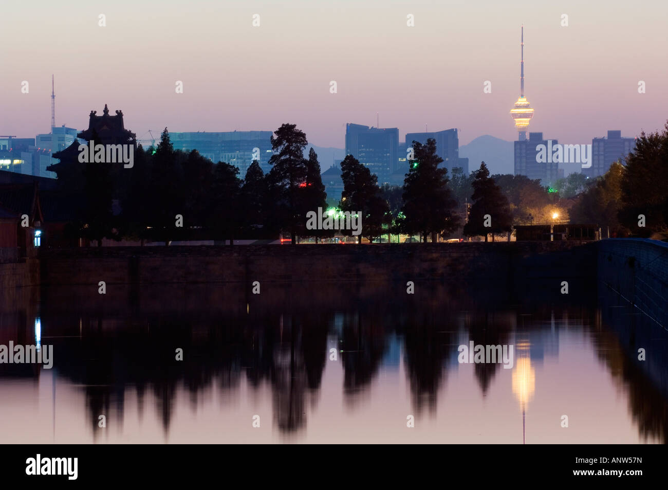 Night view reflection cctv hi-res stock photography and images - Alamy
