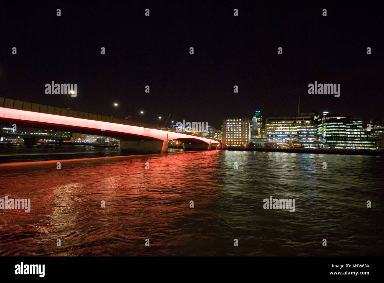 london bridge at night London Stock Photo - Alamy